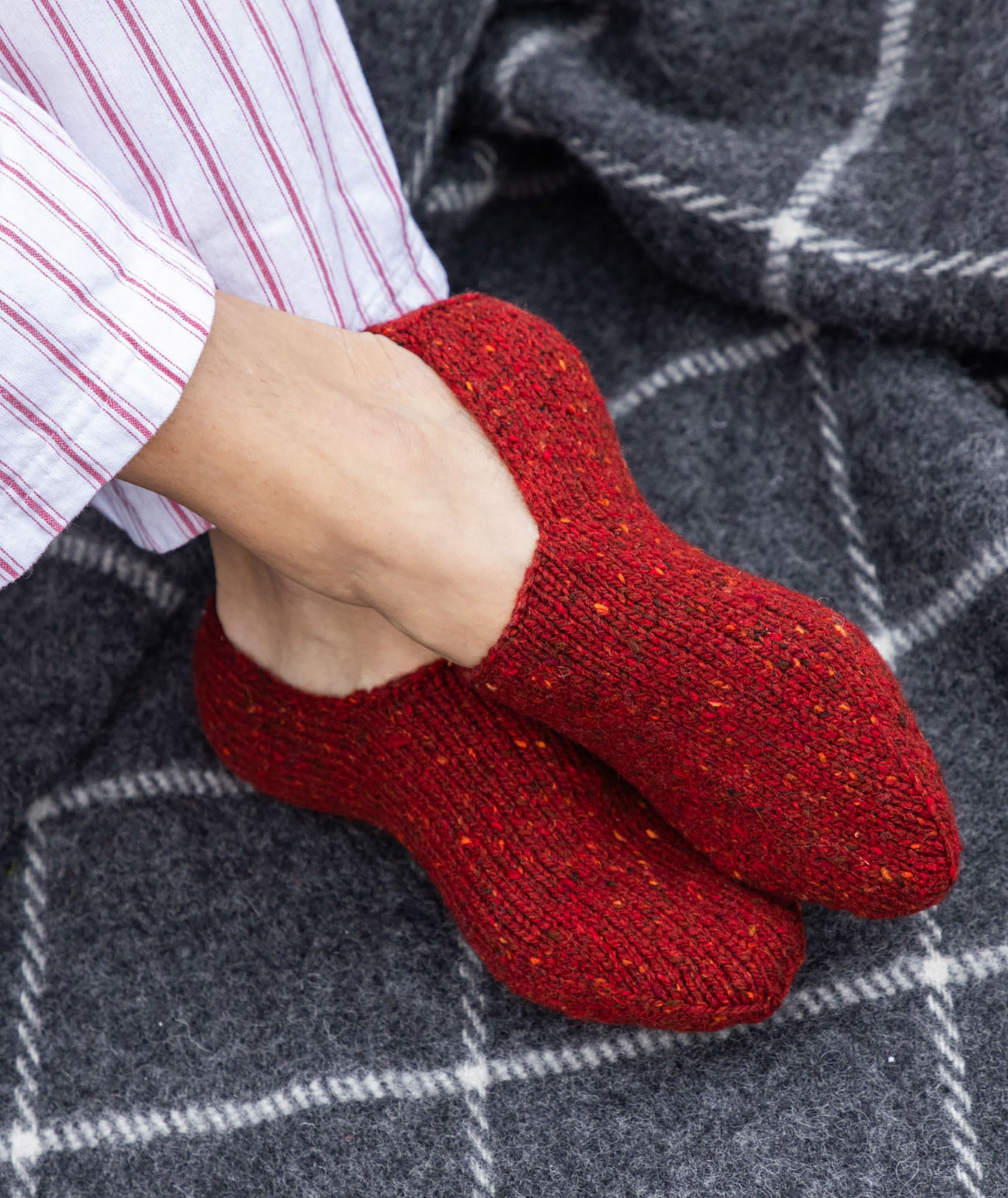 Cozy Slipper Socks Using Kelbourne Woolens Lucky Tweed – Churchmouse ...